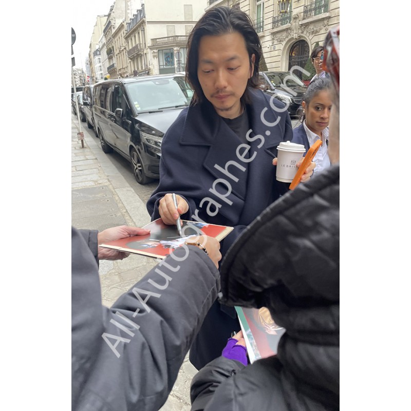 Signed Autograph DONG-HWI Lee - All-Autographes.com