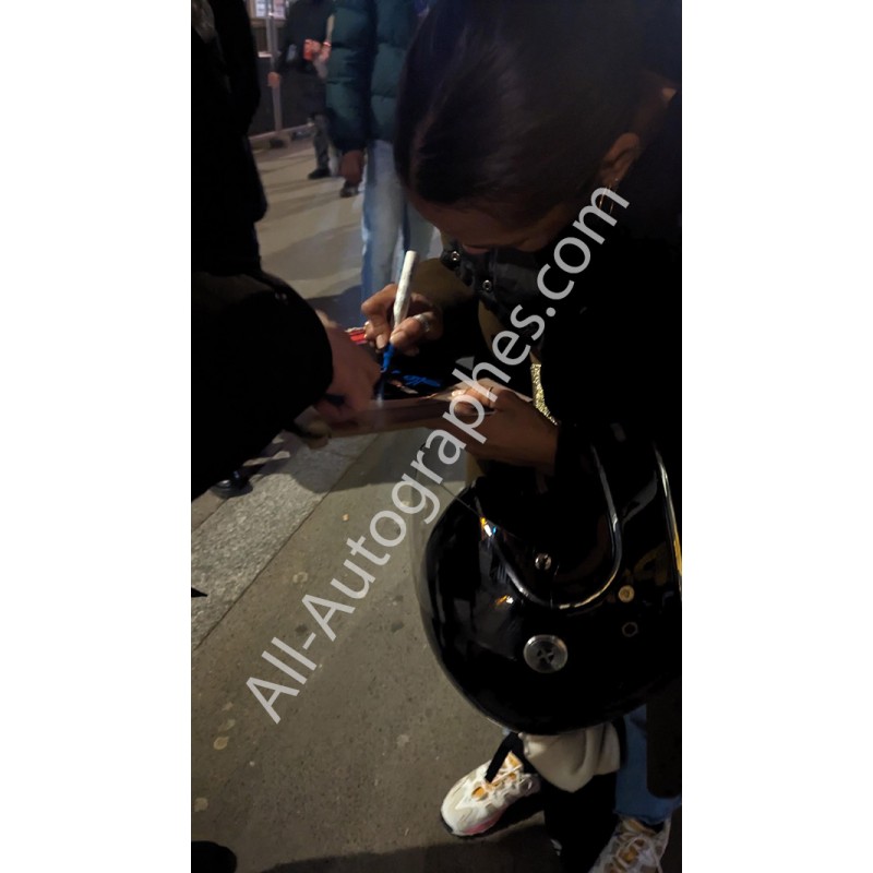 Signed Autograph SAGOYOU Lani - All-Autographes.com