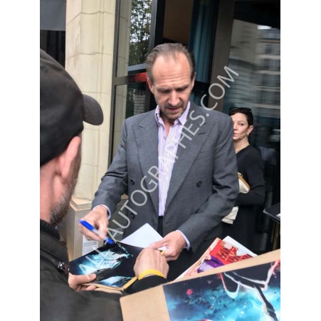 Signed Autograph FIENNES Ralph - All-Autographes.com