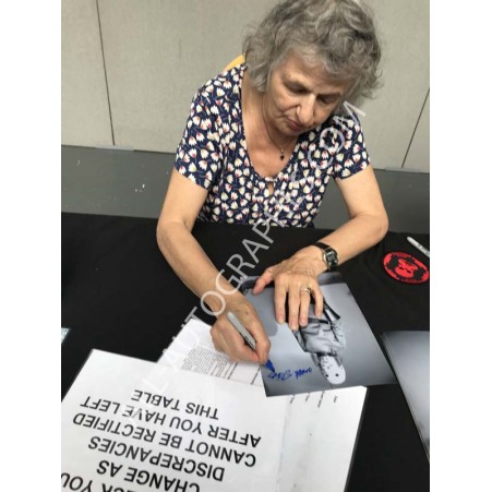 Signed Autograph JONES Annette - All-Autographes.com