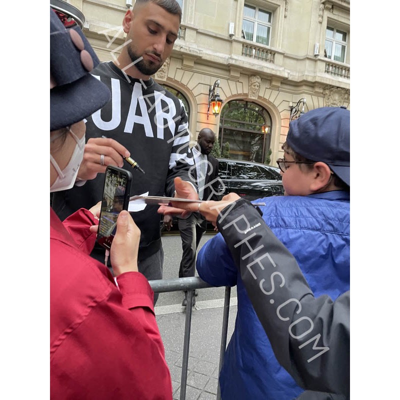 Signed Autograph DONNARUMMA Gianluigi - All-Autographes.com