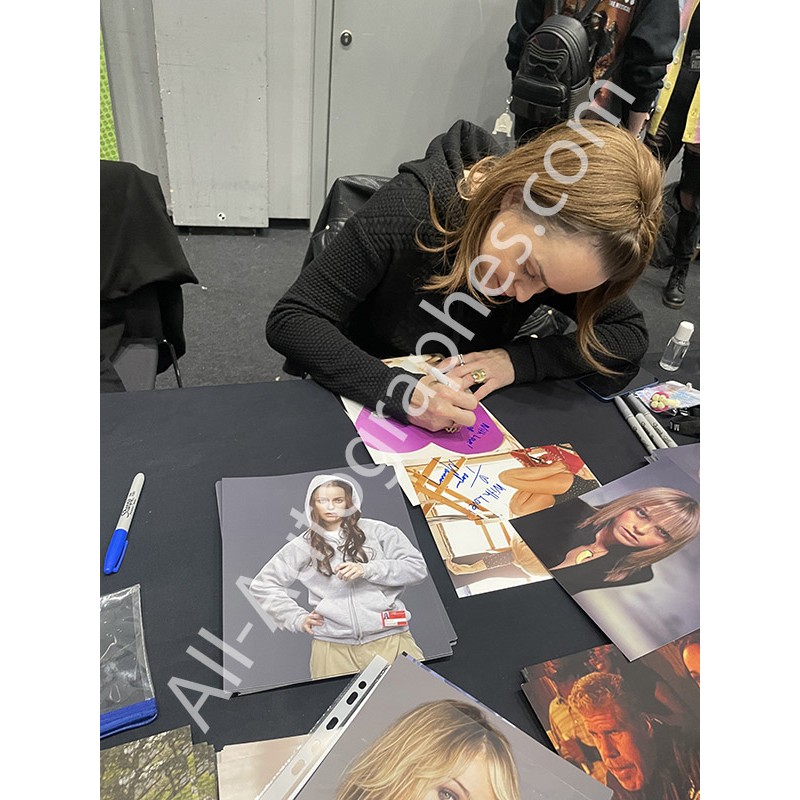 Signed Autograph MANNING Taryn - All-Autographes.com