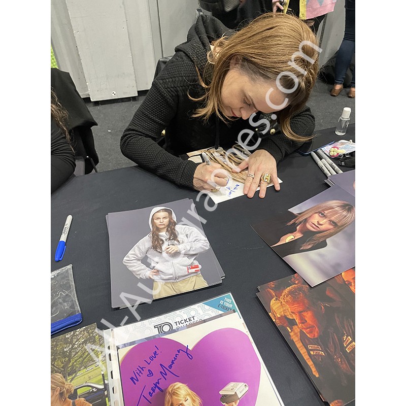 Signed Autograph MANNING Taryn - All-Autographes.com